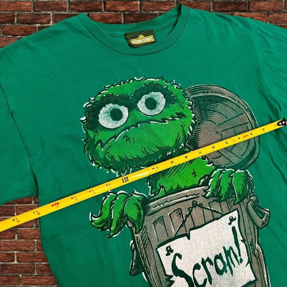 Sesame Street Oscar The Grouch Scram Graphic Short Sl… - Gem